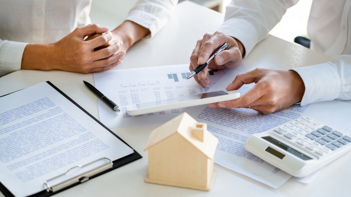 REITs vs. Direct Property Ownership: Pros and Cons for Investors ...